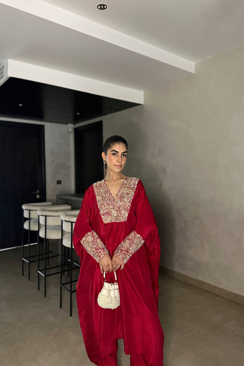 Rhea Kapoor in Fariah Cuff Kurta Set – Mrunalini Rao